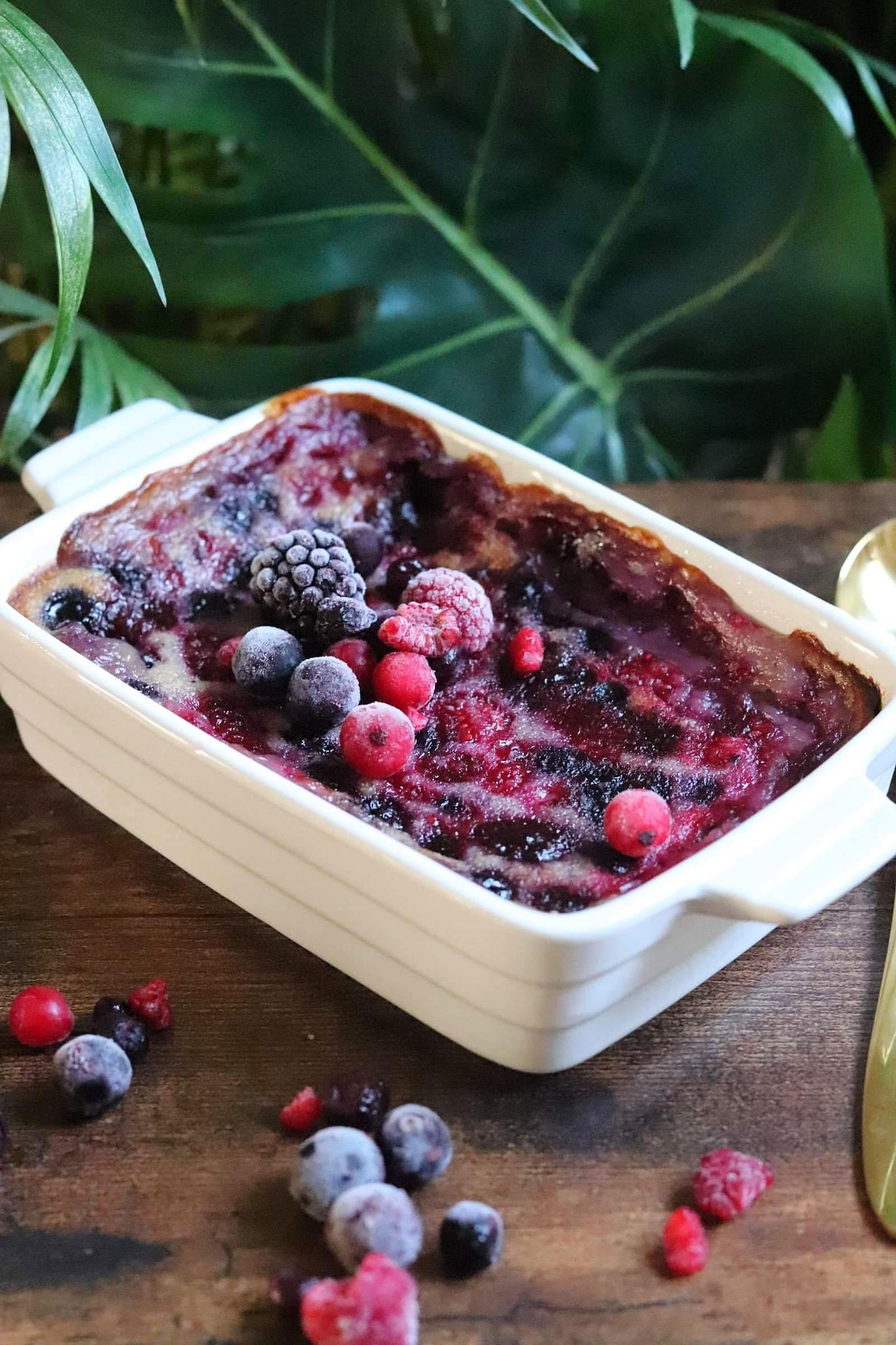 Clafoutis vegan et sans gluten amande et fruits rouges – By Flora B
