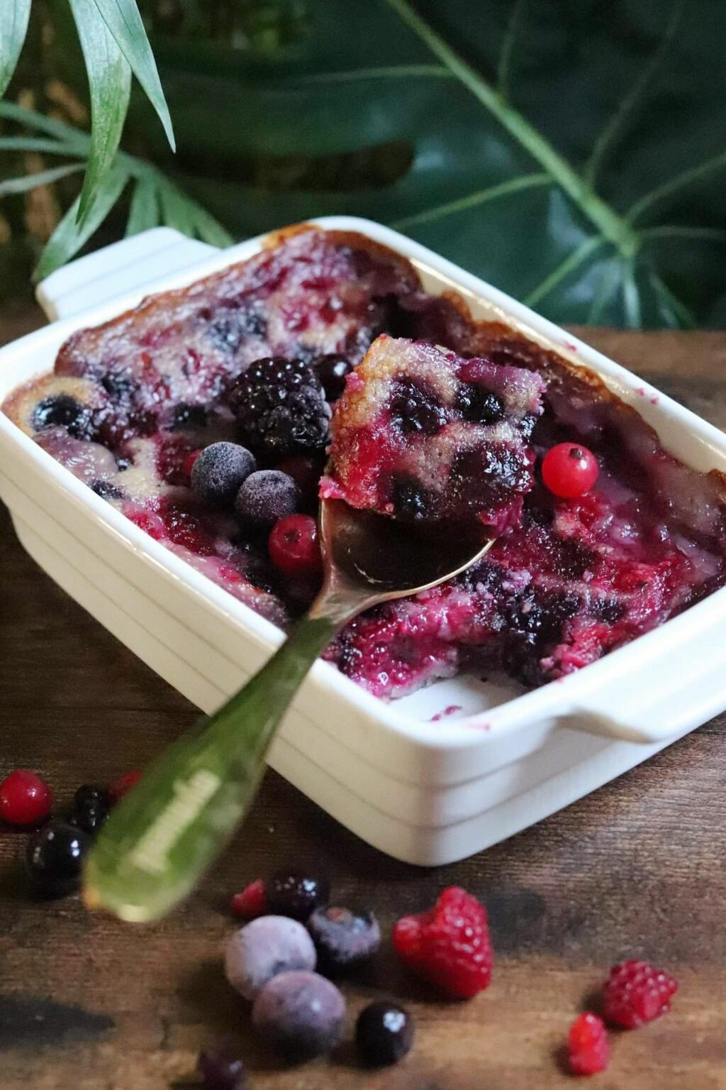 Clafoutis vegan et sans gluten amande et fruits rouges – By Flora B